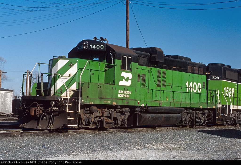 BN 1400, EMD GP10, at BN's Eola Yard